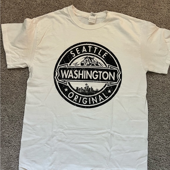 Tops | Seattle Graphic Tshirt | Poshmark